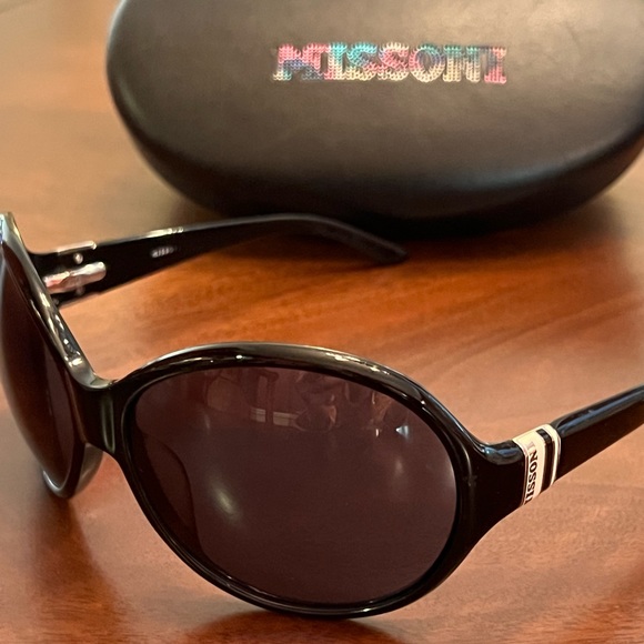 Missoni | Accessories | Missoni Sunglasses Black Oval Curved Frame With ...
